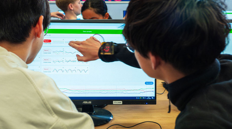 Teaching and learning about AI with the micro:bit